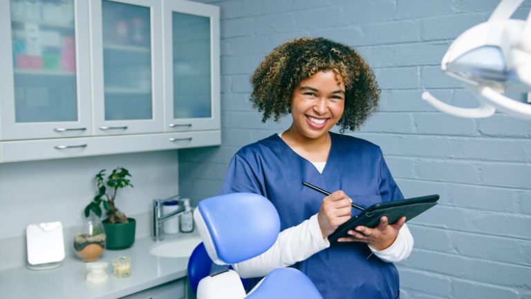 What Does a Dental Assistant Do?
